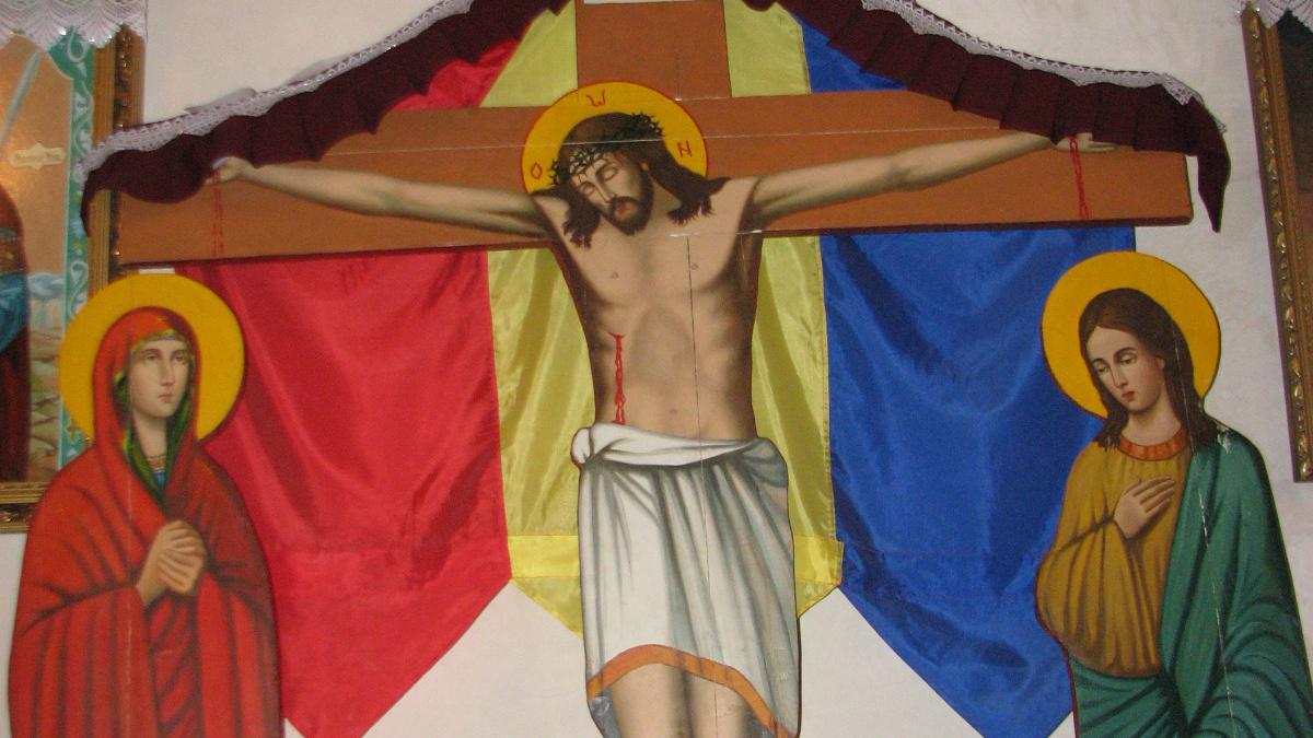 Iisus, răstignit pe tricolor