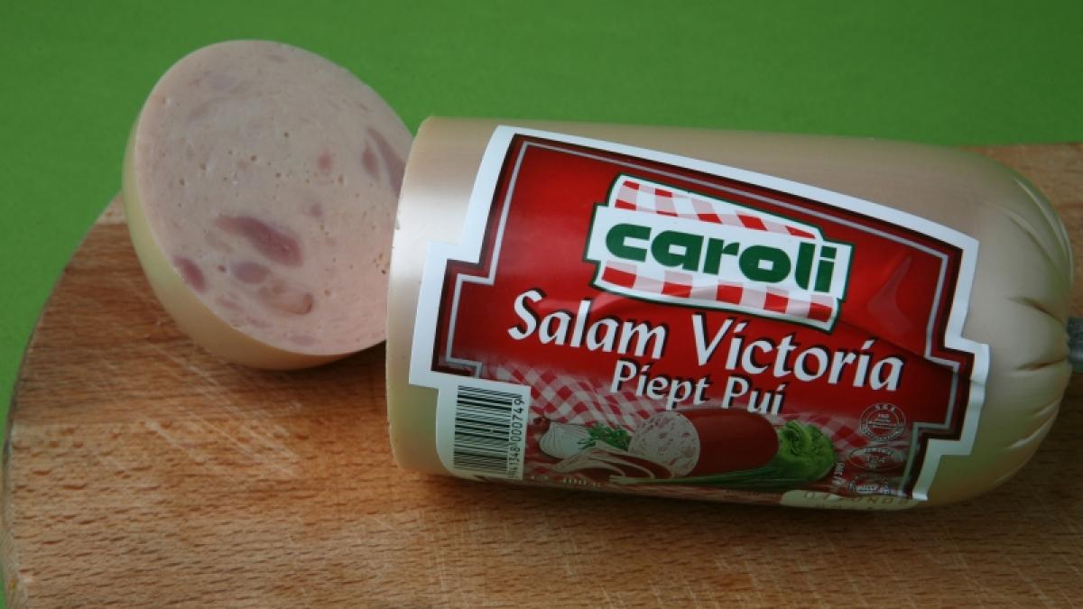 Salam Victoria - 50% pui, 50% E-uri