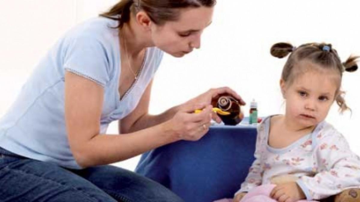 Copilul răcit: la doctor sau acasă