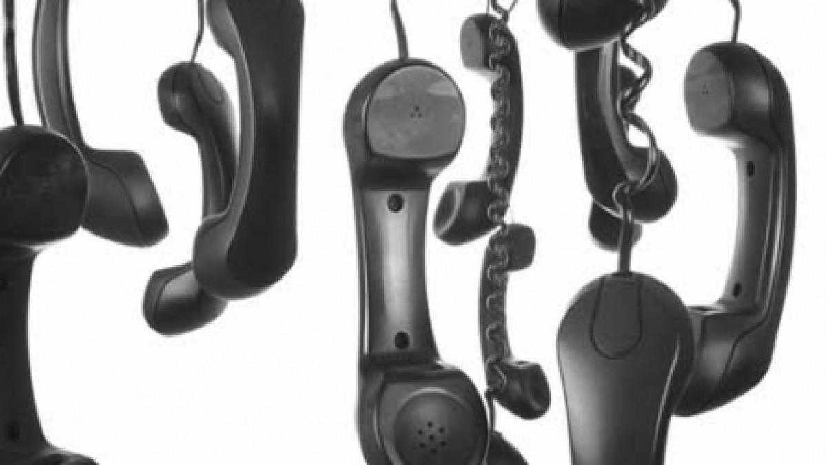 Românii încă mai pleacă urechea la zvonuri