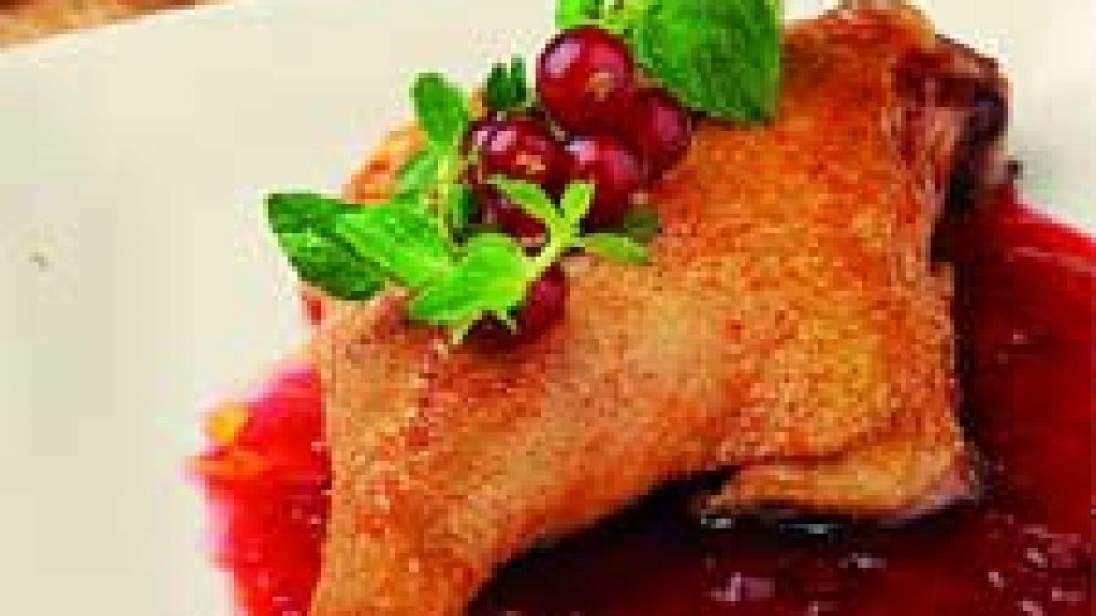 Pulpă de raţă cu sos de coacăze