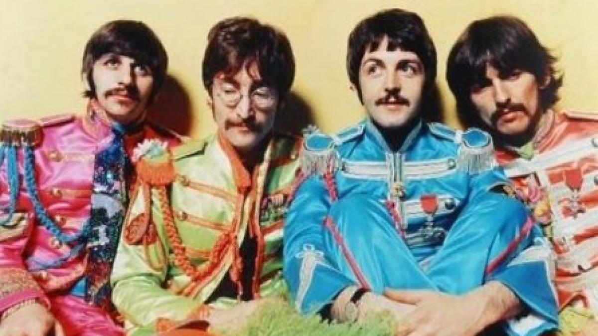 Haina lui John Lennon, de zece ori mai scumpă decât jacheta roşie a lui ...