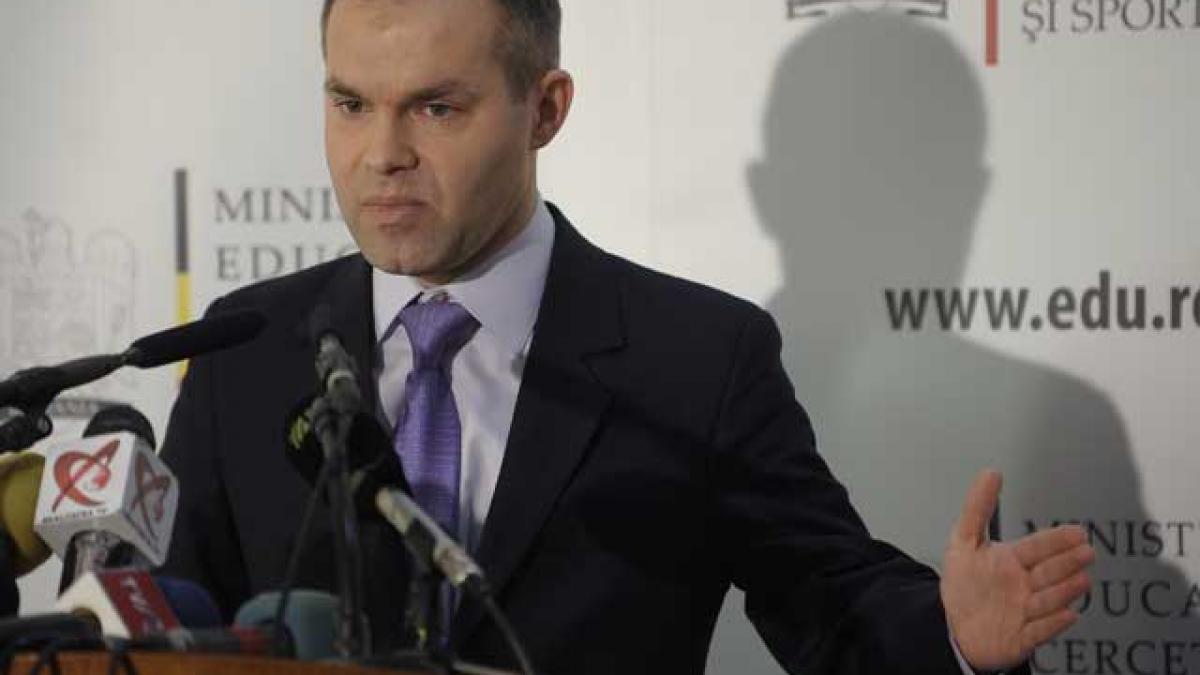 Funeriu dă bani pentru Universitatea lui tăticu’