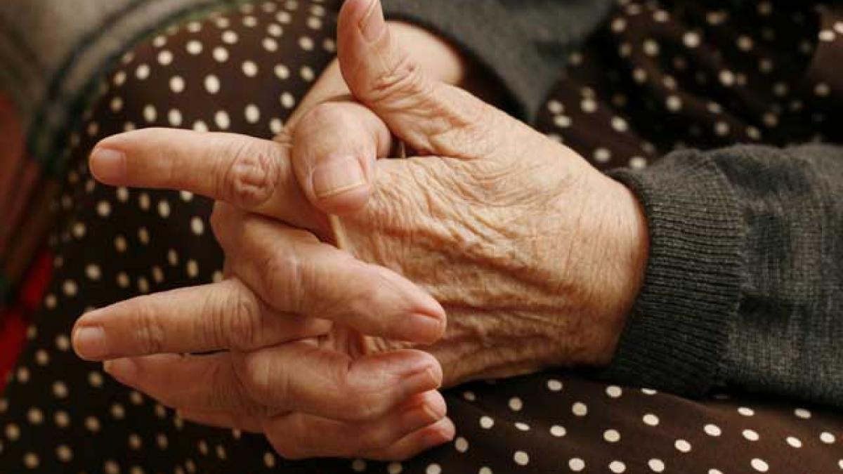 De ce i s-au strâmbat degetele lui Edith Piaf?