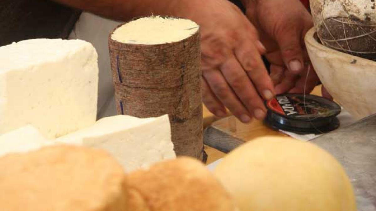 Poftă de brânză şi cârnaţi. Bran, Praid, Pleşcoi – trei nume pentru ...