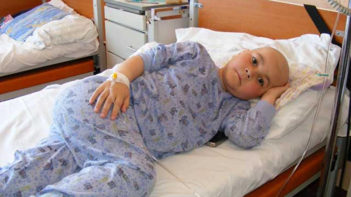 I-au căzut unghiile de la mâini şi de trei ori părul