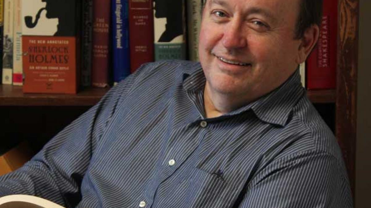 Jim Madison Davies : Un scriitor trebuie să fie mai bun cu fiecare ...