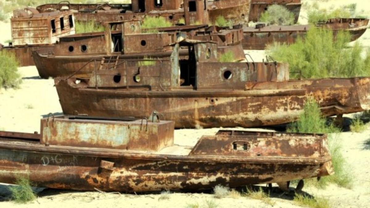 DACIOŢII: Portul fără vapoare. Marea Aral