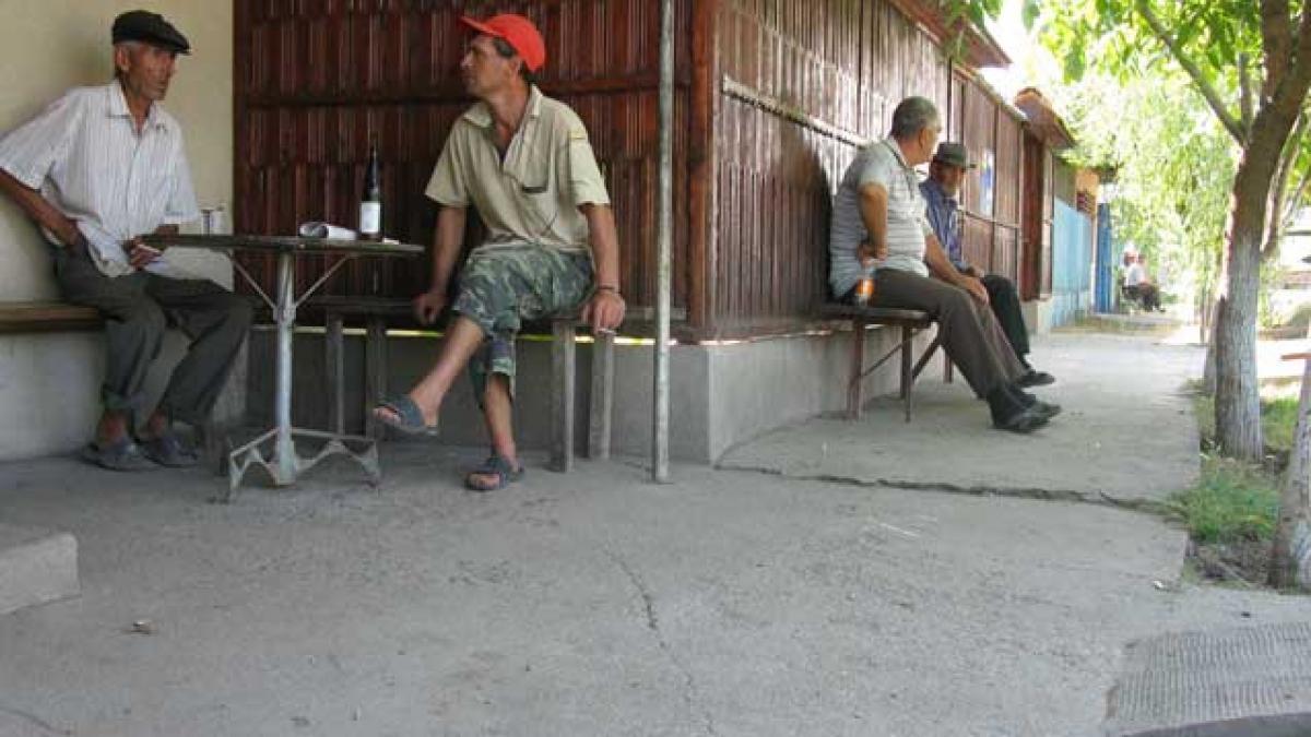 Ai lu' Moromete, cu plosca la nunta Elenei Băsescu.Nea Tudor Matei, zis ...