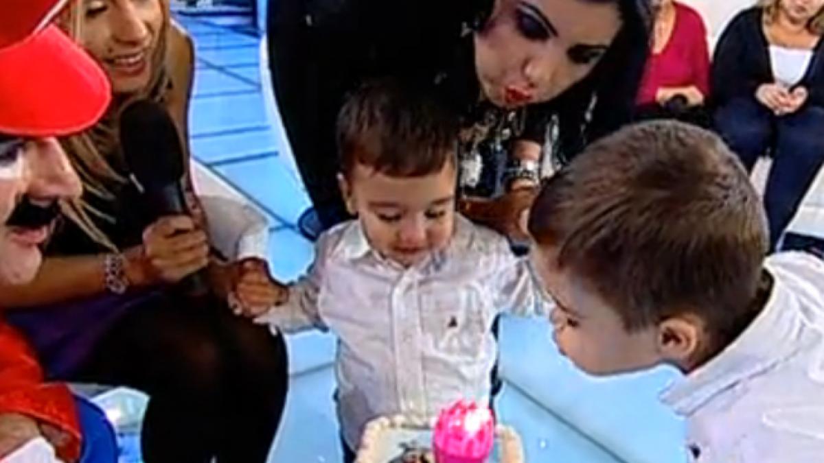 Ce cadouri au primit copiii Adrianei Bahmuteanu de la moş Nicolae