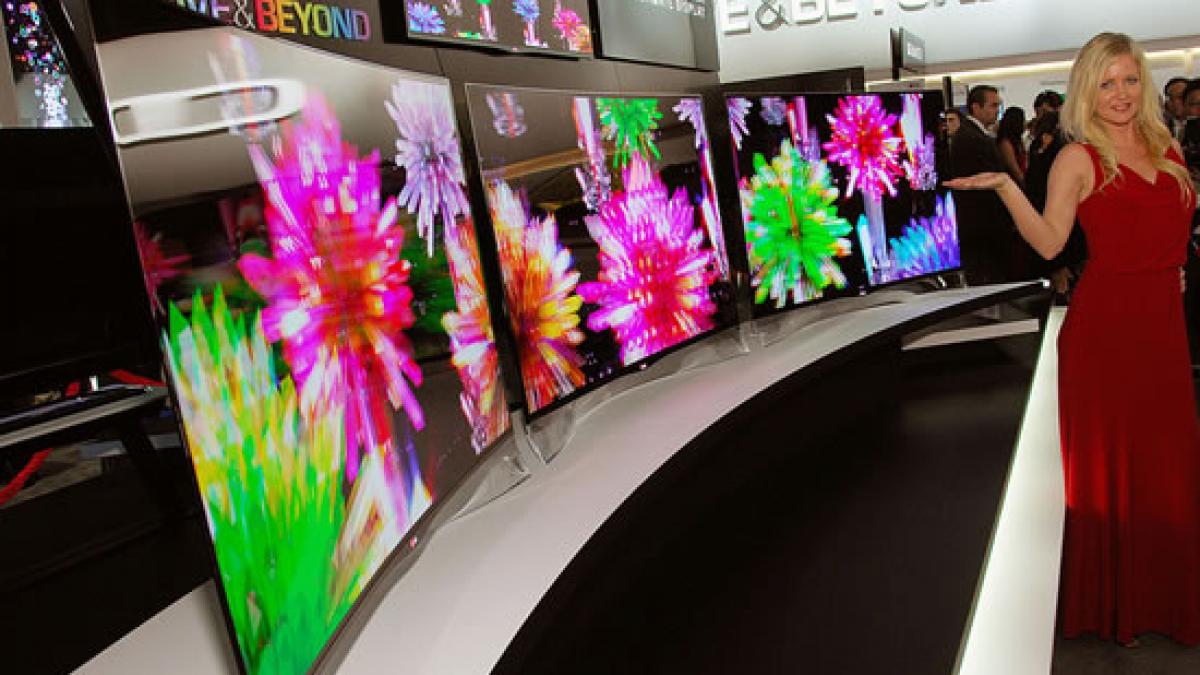 Primul televizor cu ecran curbat vine în Europa. Vezi cât costă şi când ...