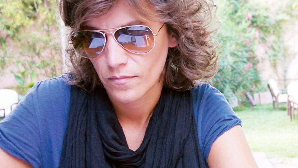 Raluca Feher dezveleşte America de la brâu în jos