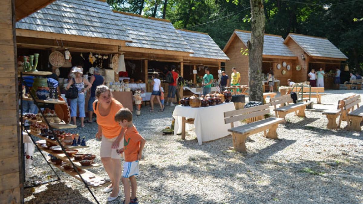 T-AVES BAXTALO! Şcoală De Vară De Cultură Rromanes în Muzeul în aer liber