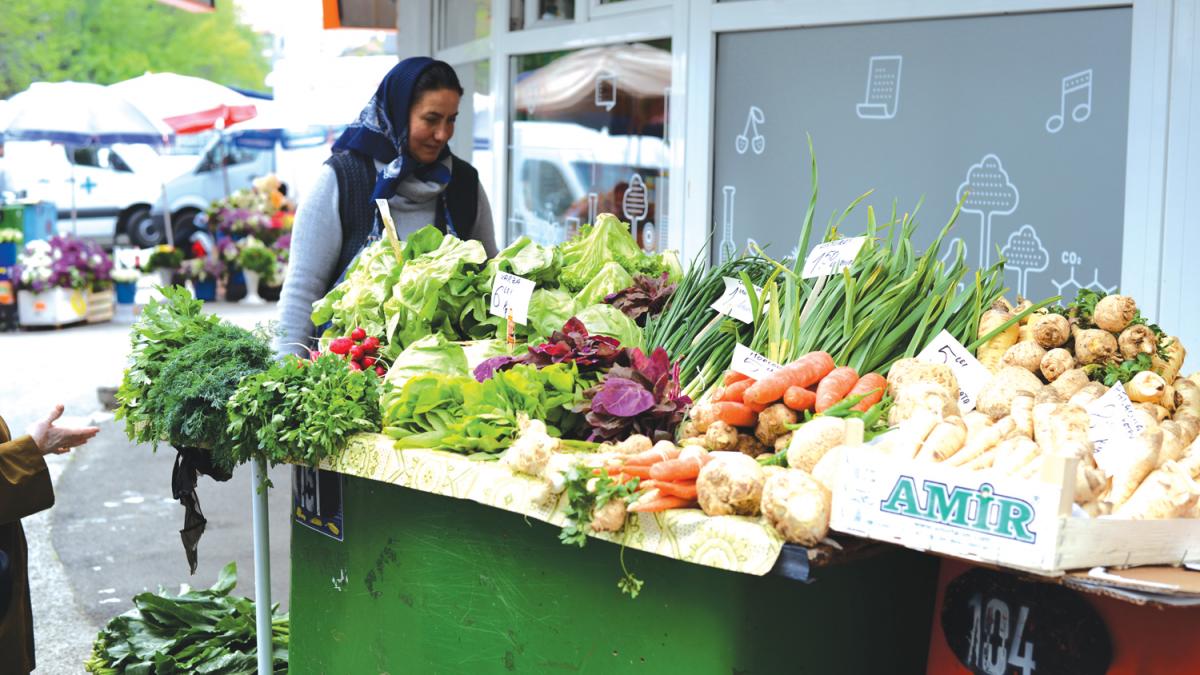Micii fermieri revin cu produsele lor la tarabă
