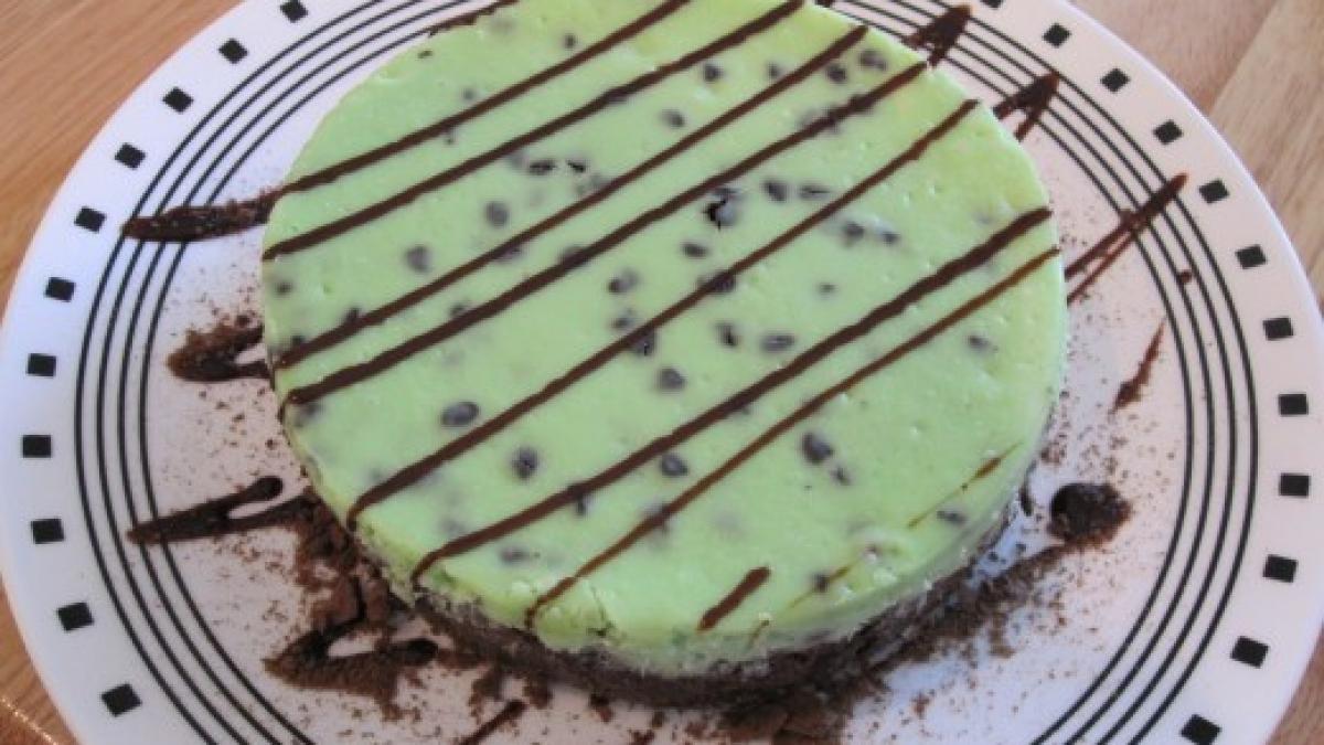 Desert inedit şi uşor de făcut. Prăjitură cu brânză şi mentă