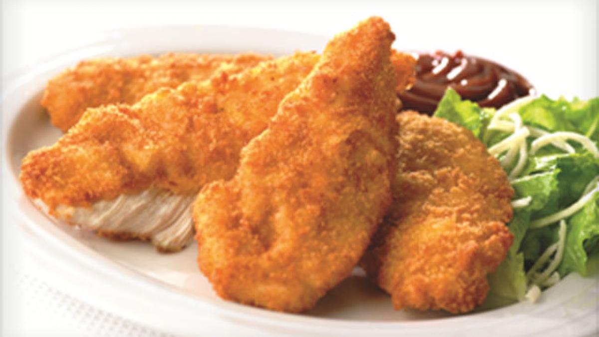 Piept de pui pane cu salată de legume