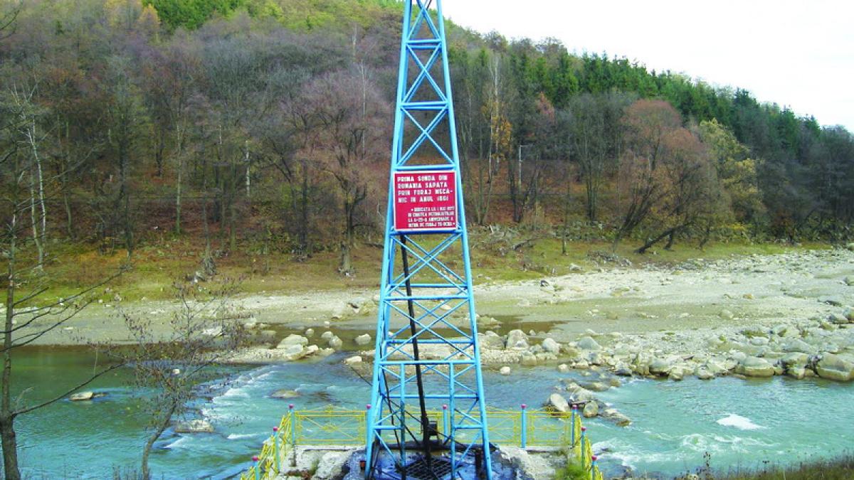 Unic pe plaiuri mioritice. Prima sondă cu foraj mecanic din România