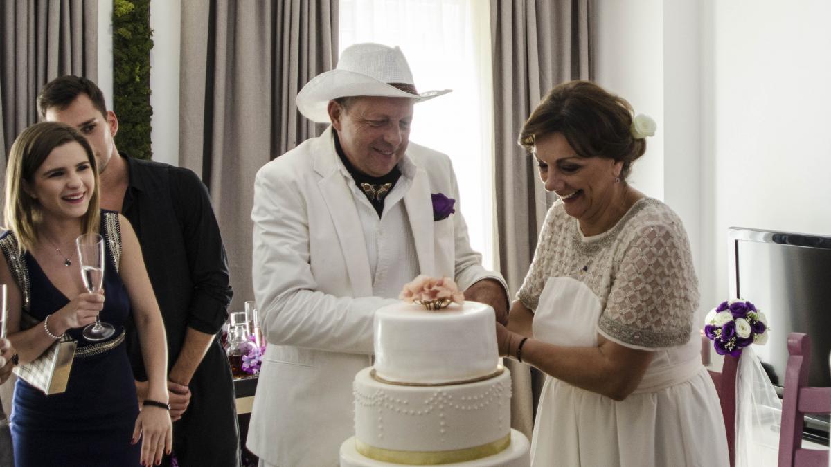 Buni Smaranda și Tănase Găleată fac nuntă în “O grămadă de caramele”