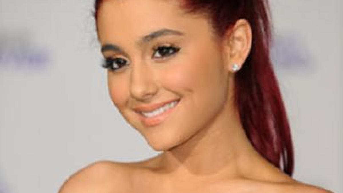 Ariana Grande s-a logodit cu iubitul său Pete Davidson la nici o lună ...