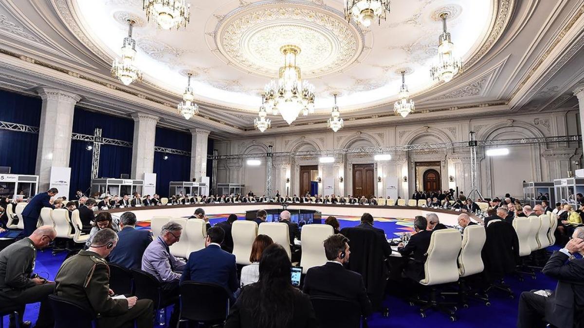 Miniştrii Apărării din statele UE au discutat despre Strategia globală ...
