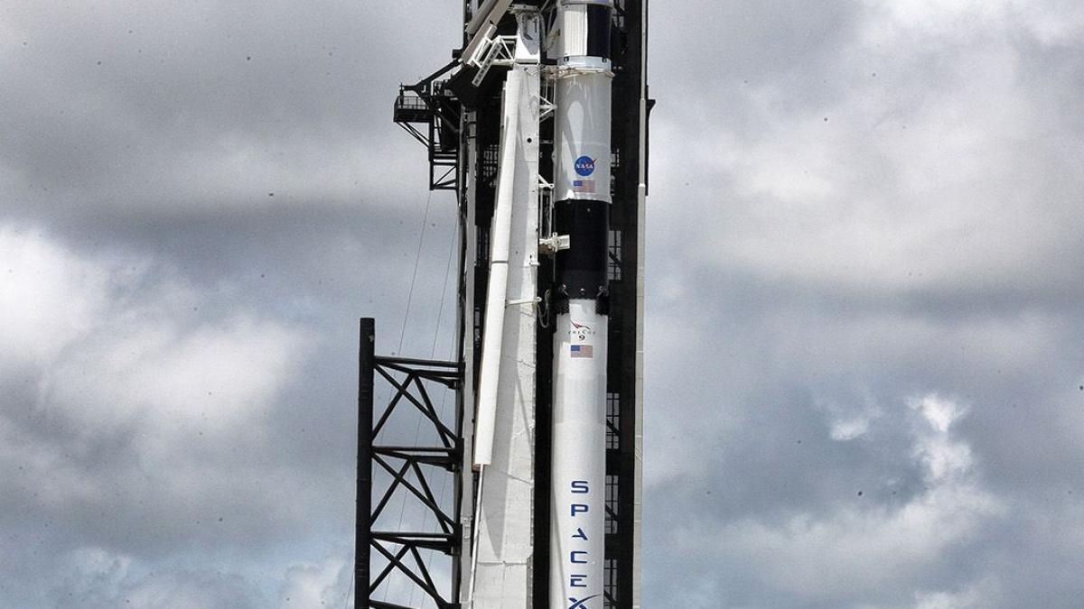 SpaceX a fost lansată. Naveta Crew Dragon va duce doi astronauți ...