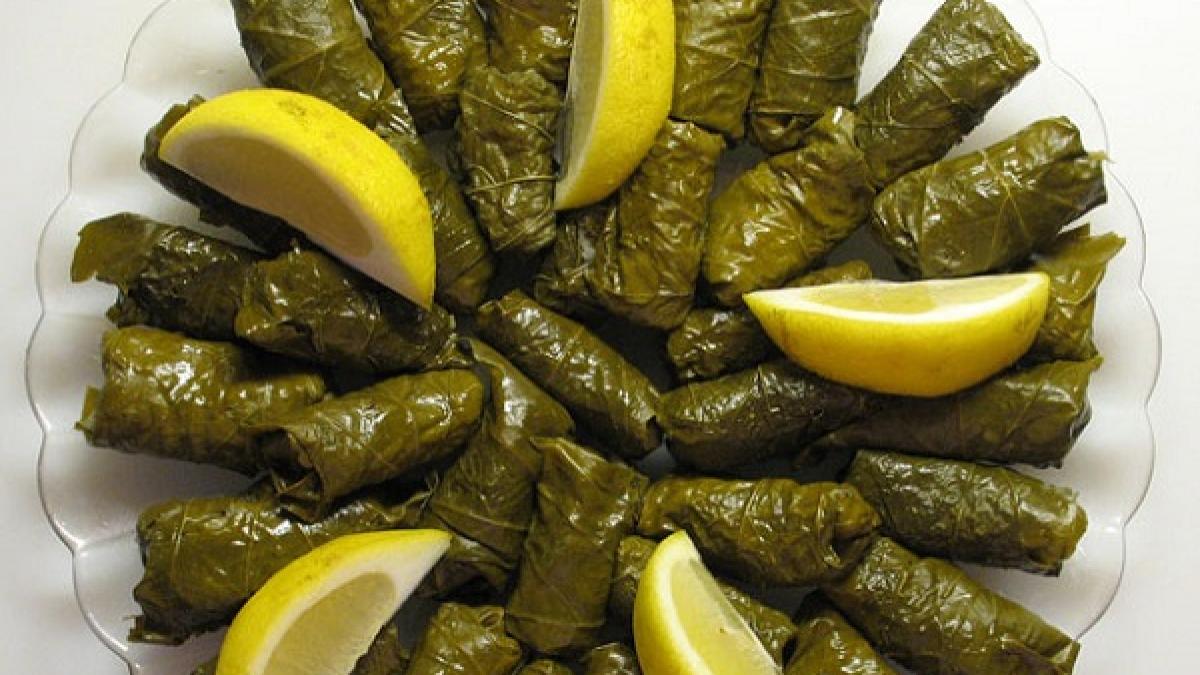 Sarmale de Rusalii, în frunză de tei (rețeta lui Păstorel, adaptată)