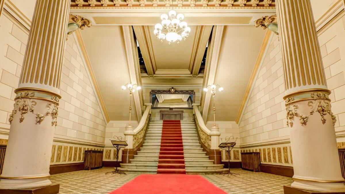 Premiera Godot Love Station, în regia cunoscutului actor Radu Gabriel ...