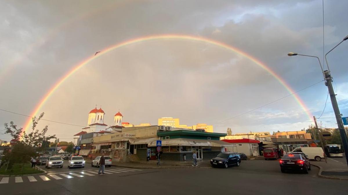 Imagini spectaculoase cu un curcubeu la Constanța