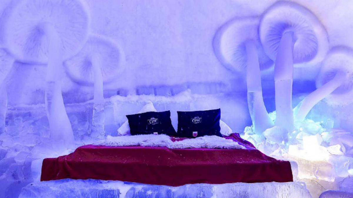 Un loc magic în Munții Făgăraș. Hotelul de Gheață se redeschide în ...