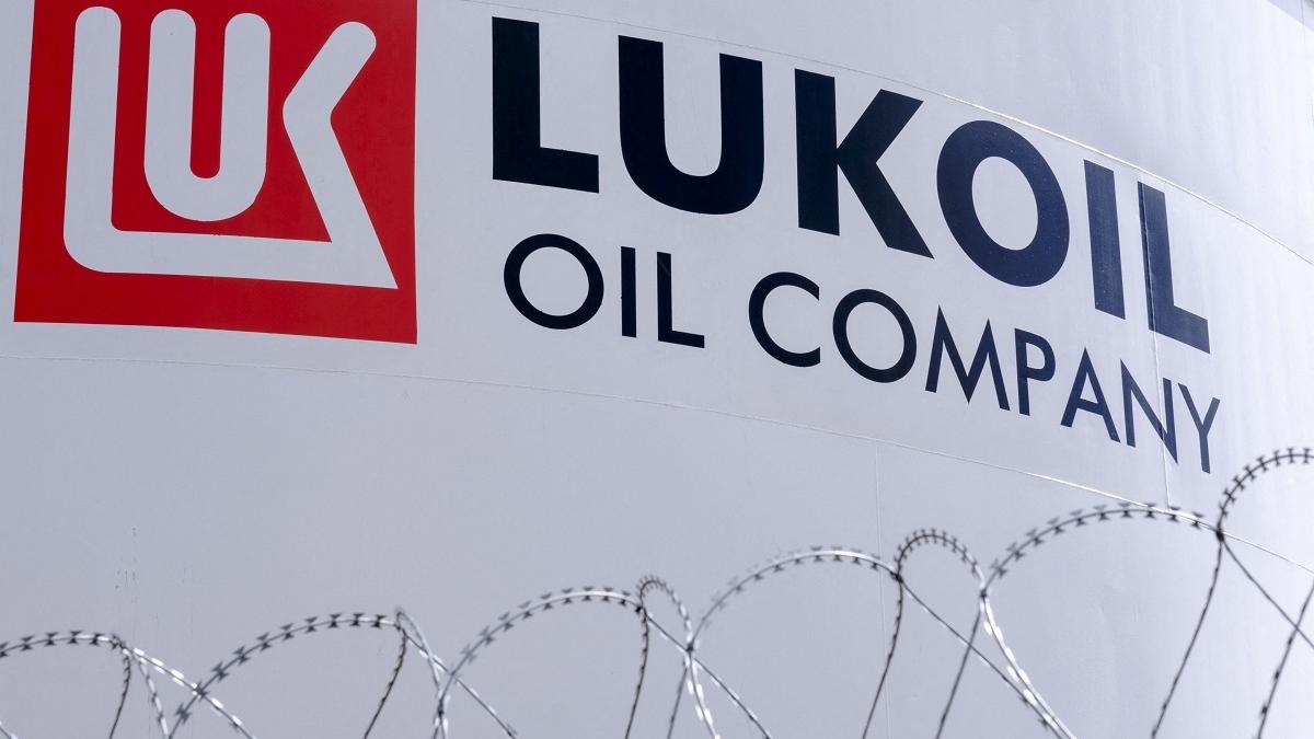 Lukoil și o firmă americană, aproape de un acord privind rafinăria din ...
