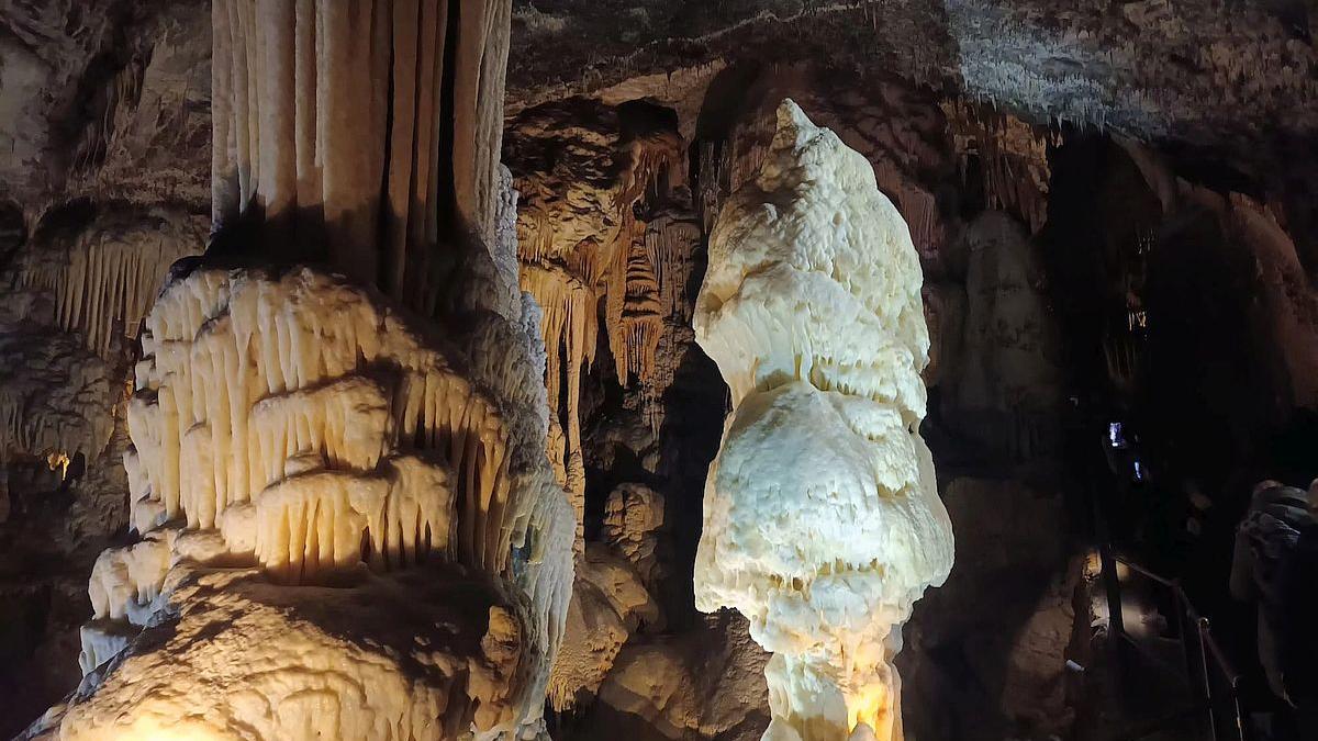 Postojna, peștera din Slovenia unde soldații ruși au săpat galerii