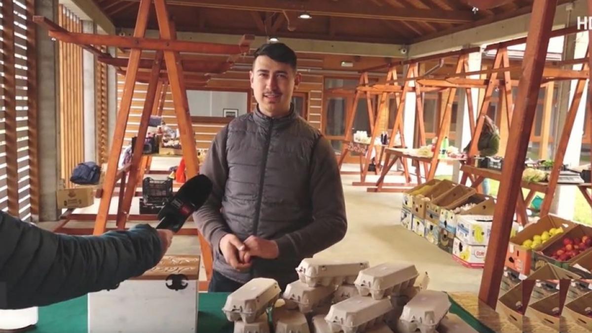 Un fermier român își vinde marfa fără să stea la tarabă: "Nu a lipsit ...