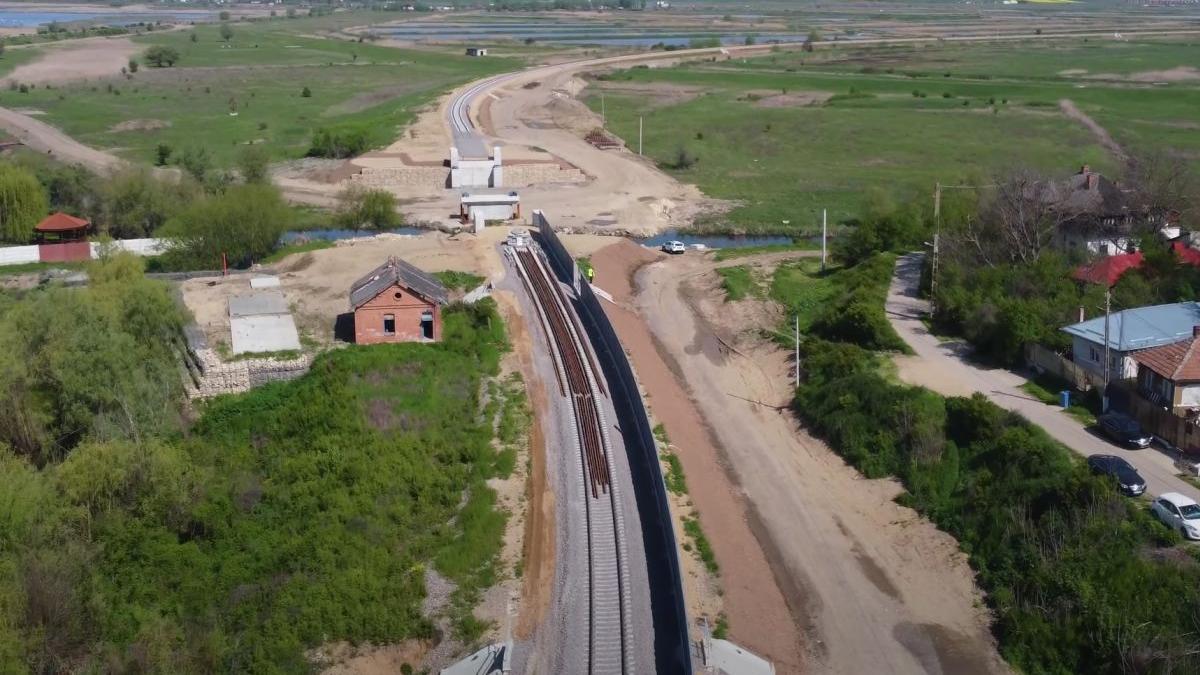 EU ne dă o jumătate de miliard de euro ca să ne întoarcem în anul 1869. Cu trenul