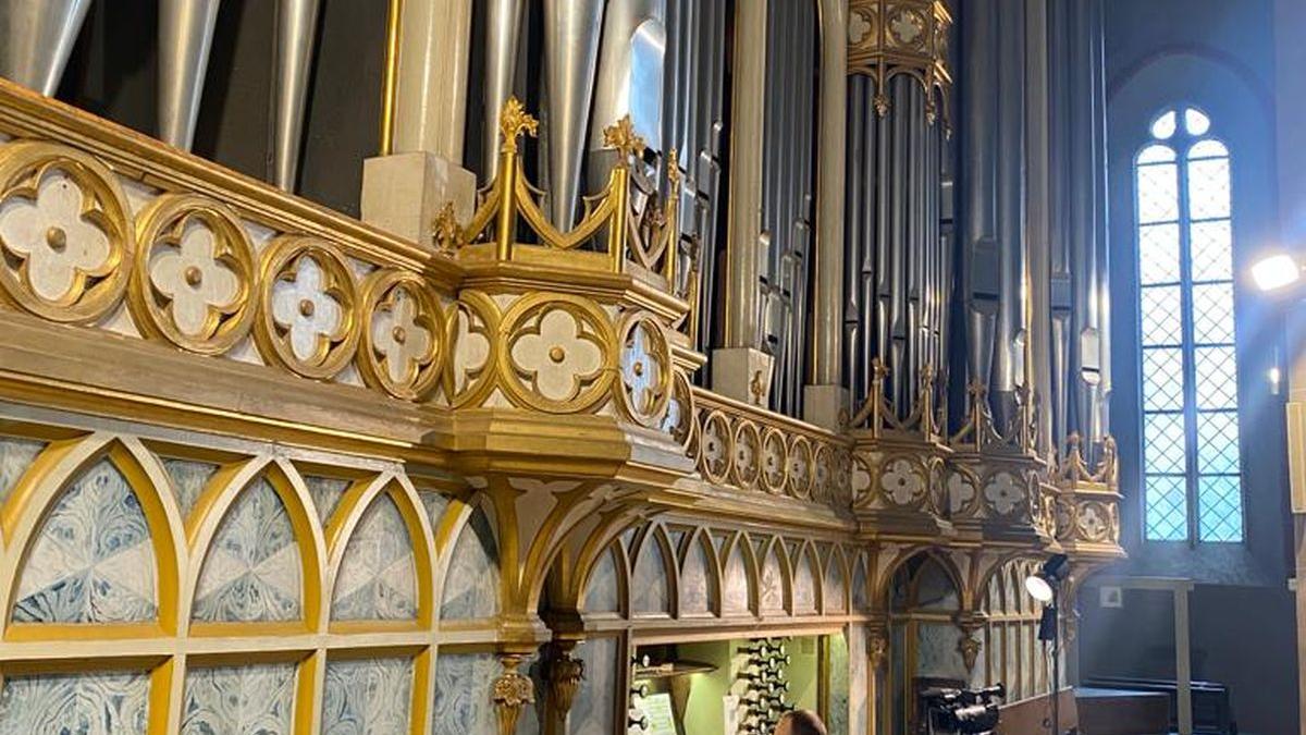 Bohemian Rhapsody interpretată pe una dintre cele mai cunoscute orgi ...