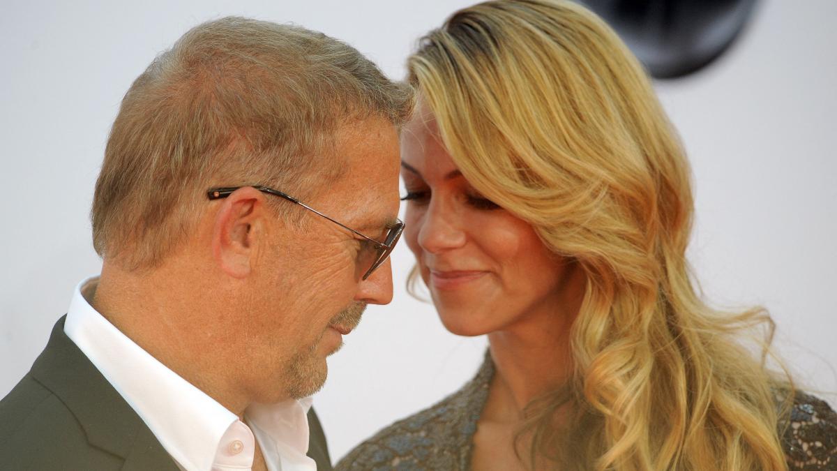 Kevin Costner, îndrăgostit de Christine Baumgartner, deși ea a cerut divorțul