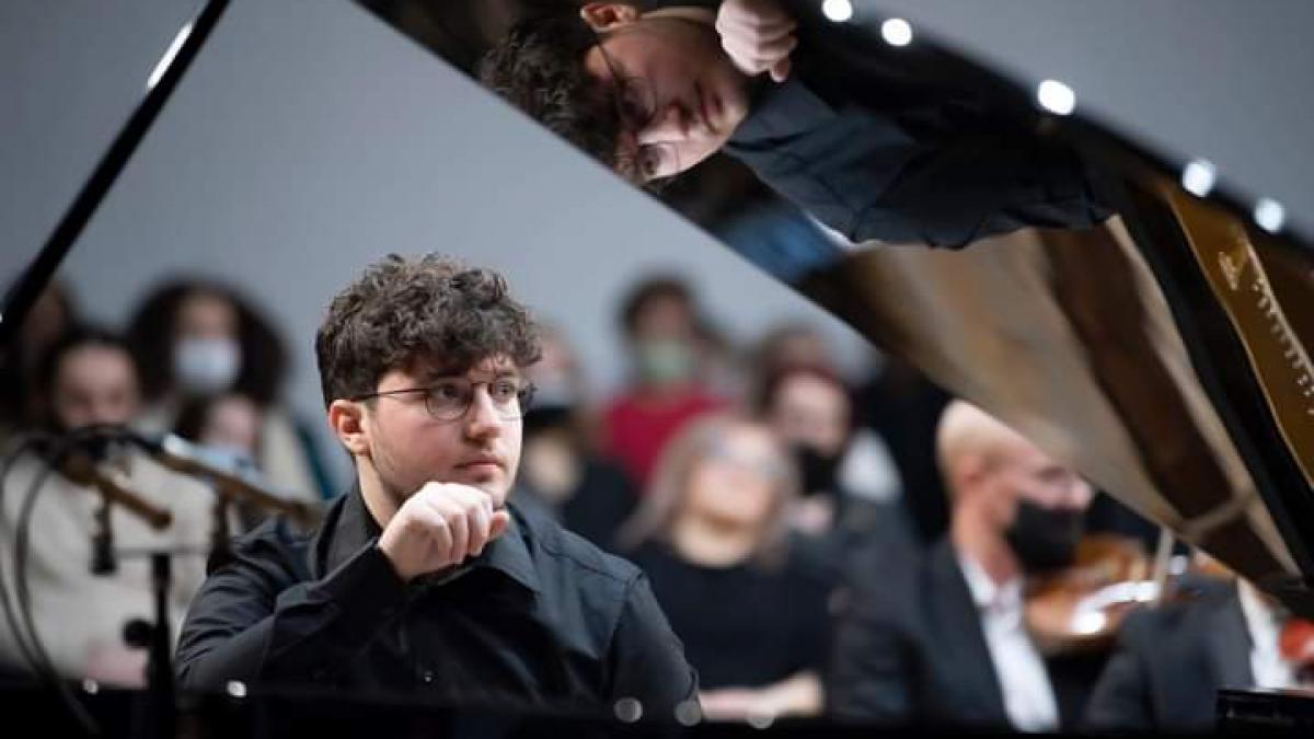 Stagiunea de marți seara. Din București, via Londra, din nou la ...