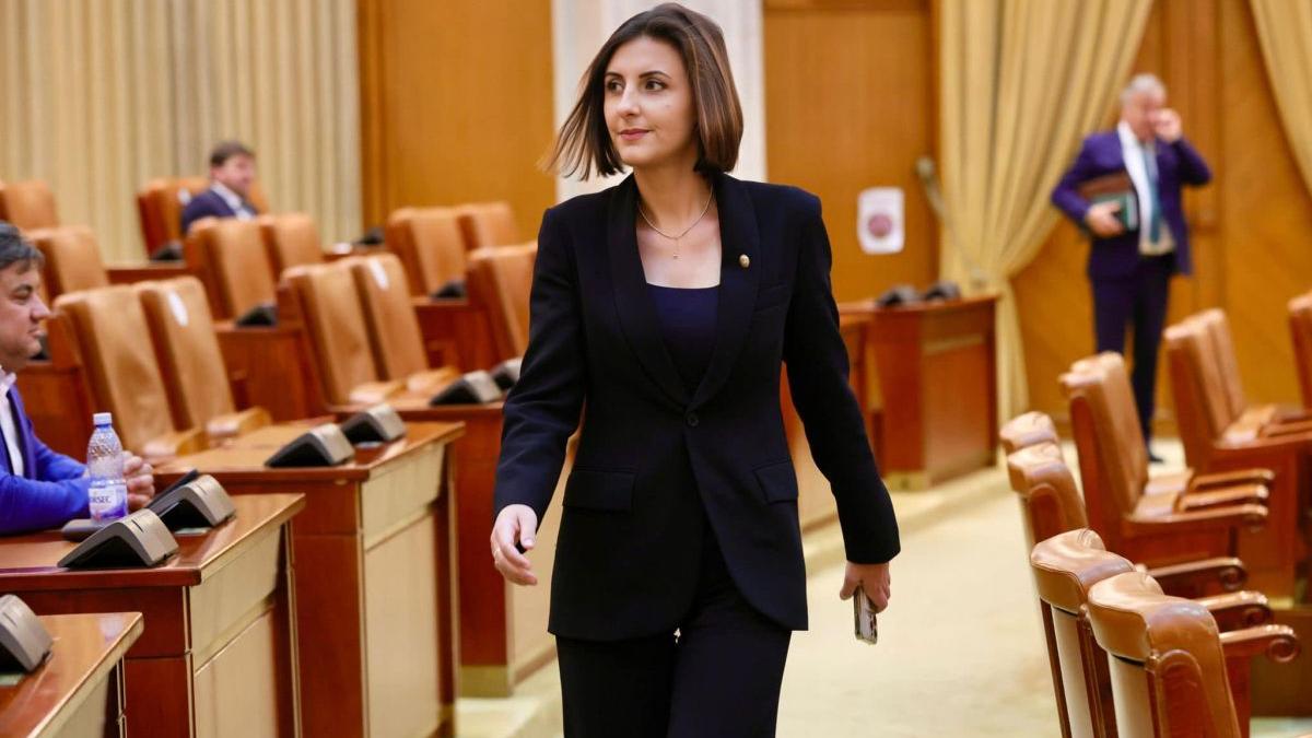 Revizuirea „m***i”, în USR. Traseism în formă extremă. O deputată ex ...