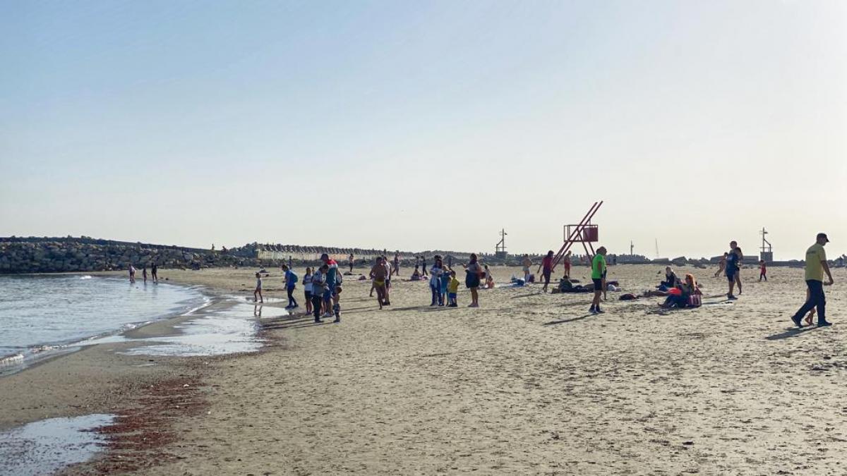 Fetiță blocată în nămol la Techirghiol, salvată cu greu de trecători