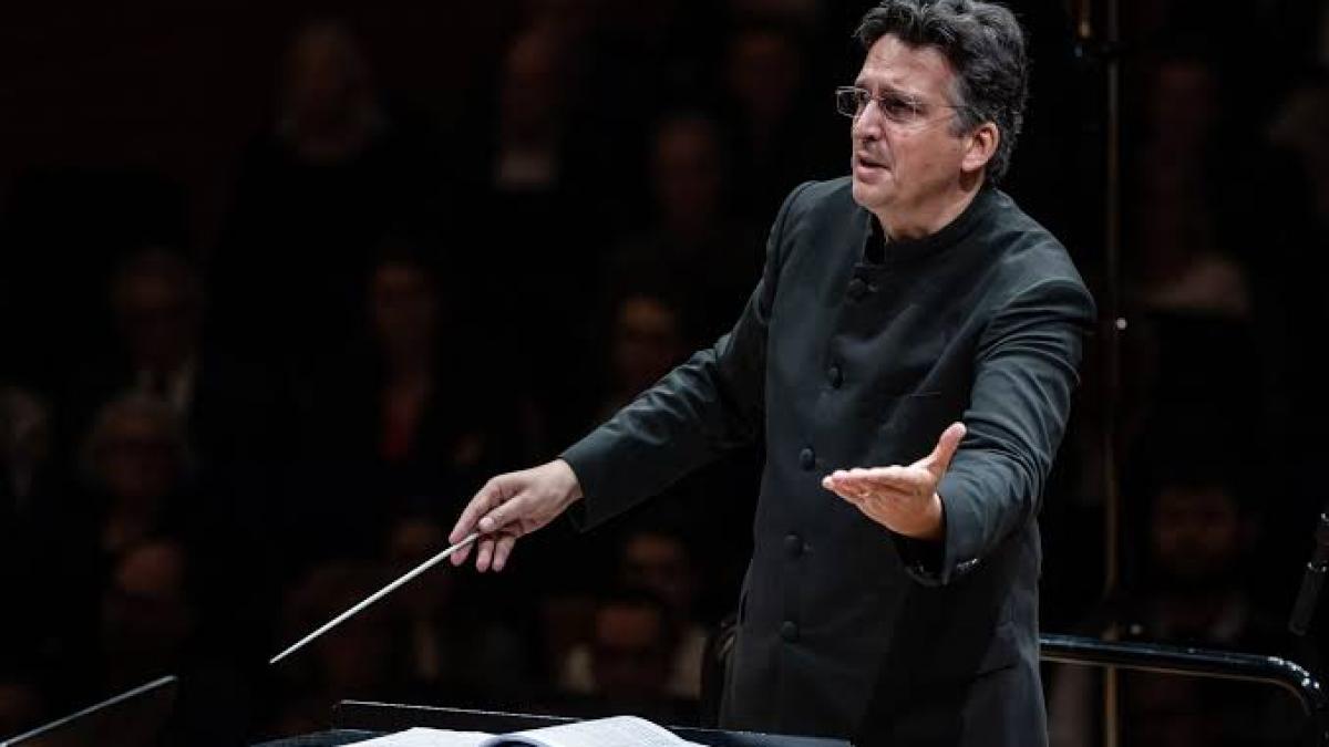 Dirijorul Michael Sanderling şi violoncelistul Andrei Ioniţă la Ateneul ...