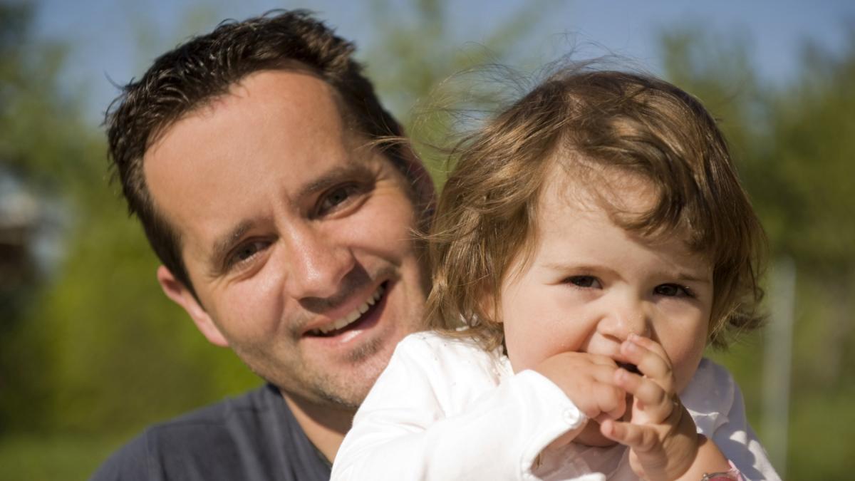 4 semne că un bărbat va fi un tată extraordinar