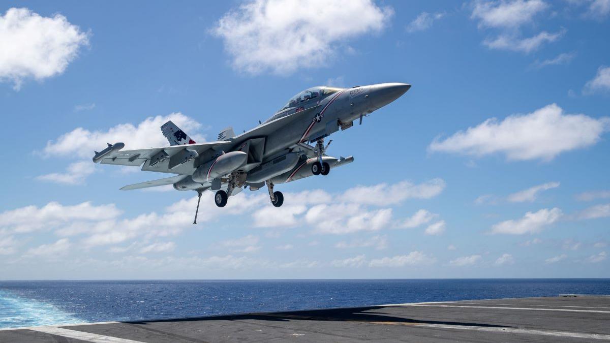 MApN: Avioane F-18 și F-16 au fost ridicate. Dronele rusești nu au ...