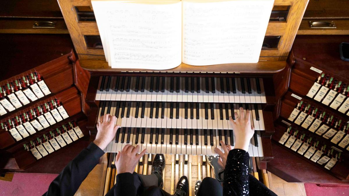 Concert de orgă la patru mâini și patru picioare la Ateneul Român