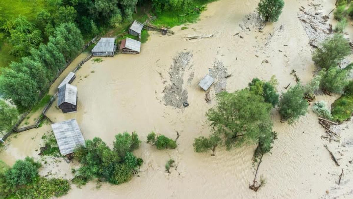 Cod portocaliu de inundații pe râuri din județele Prahova și Buzău