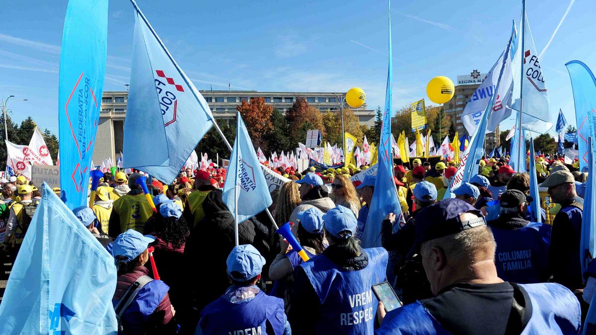 Sindicatele au scandat „Jos Guvernul!” și se pregătesc de greve