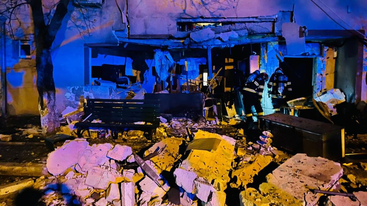 Explozie de butelie într-un bloc din Buftea: doi răniți, mobilizare ...
