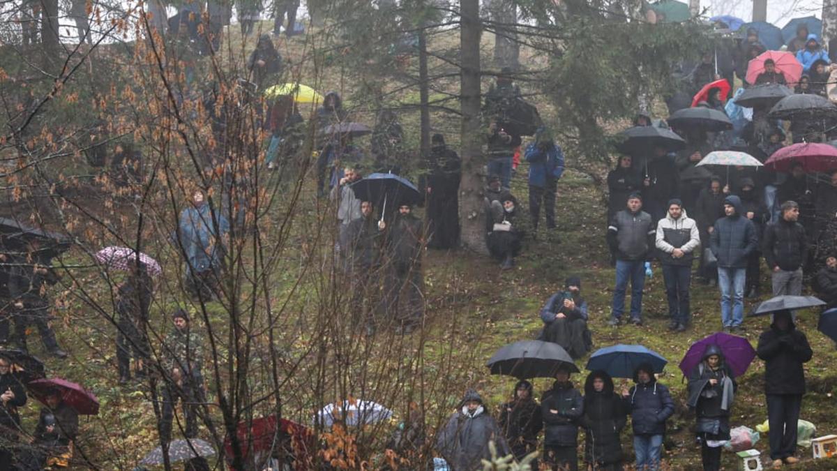 Canonizarea lui Arsenie Boca: Zeci de pelerini au leșinat la Mănăstirea ...