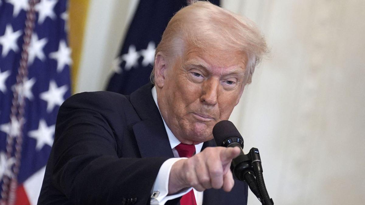 Donald Trump oprește și Loteria Vizelor!