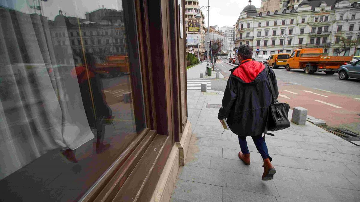 Poșta Română, obligată să distribuie ziarele și revistele
