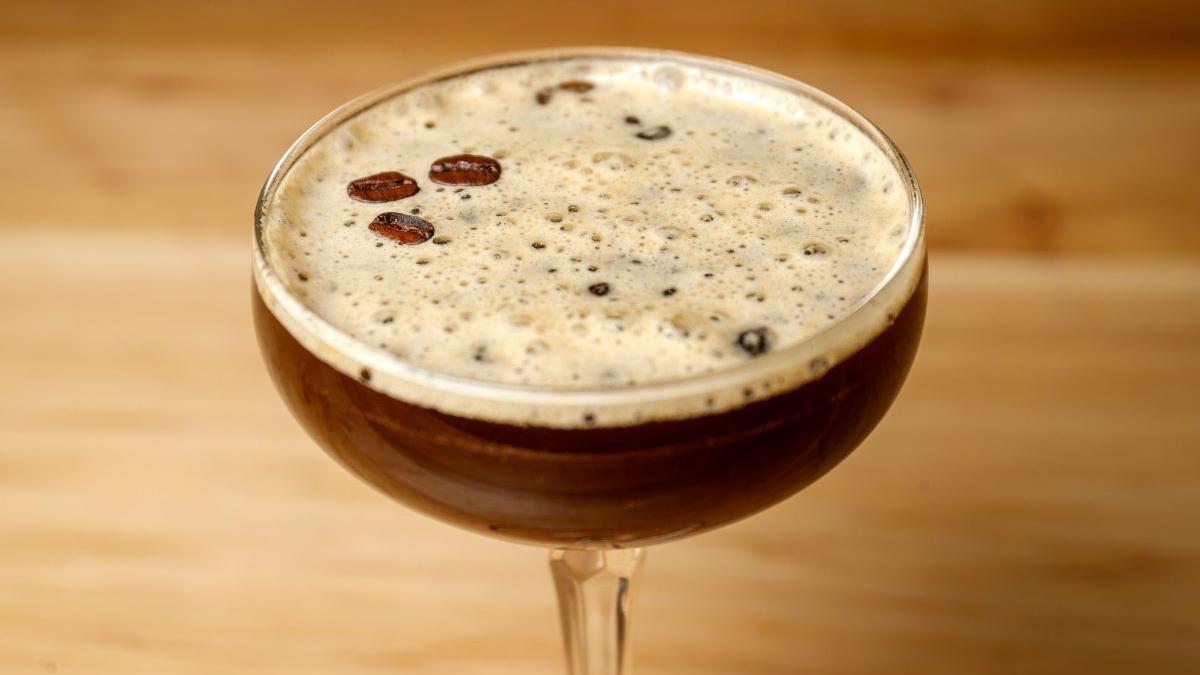 Rețeta Espresso Martini: Cum prepari acasă unul dintre cele mai ...