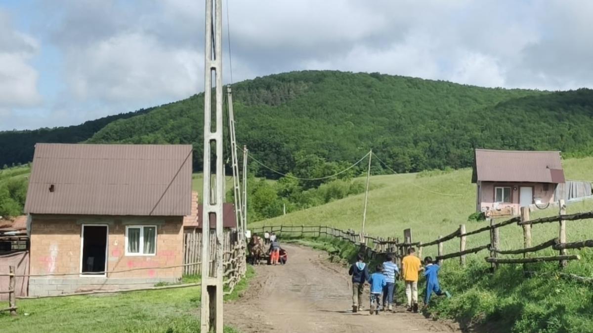 REPORTAJ: Inima sărăciei din România: când necăjiții își beau copiii